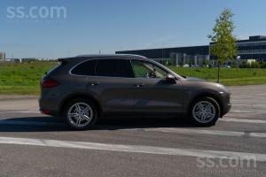 Brūns Porsche Cayenne 2010 Rīga, ar dzinēja tilpumu 3.00 L un nobraukumu 103 tūkst. km par 18000 €, foto 7 vietnē AUTOMOTO.COM.LV