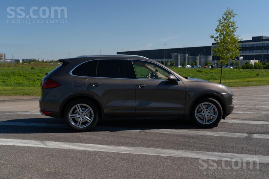 Brūns Porsche Cayenne 2010 Rīga, ar dzinēja tilpumu 3.00 L un nobraukumu 103 tūkst. km par 18000 €, foto 7 vietnē AUTOMOTO.COM.LV