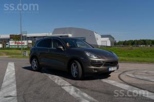 Brūns Porsche Cayenne 2010 Rīga, ar dzinēja tilpumu 3.00 L un nobraukumu 103 tūkst. km par 18000 €, foto 8 vietnē AUTOMOTO.COM.LV