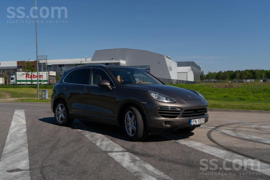Brūns Porsche Cayenne 2010 Rīga, ar dzinēja tilpumu 3.00 L un nobraukumu 103 tūkst. km par 18000 €, foto 8 vietnē AUTOMOTO.COM.LV
