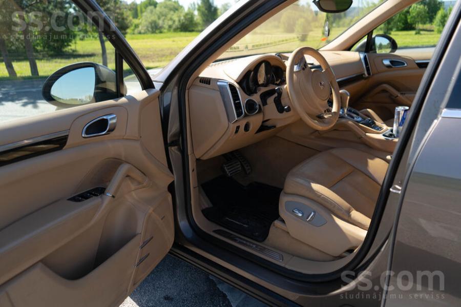 Brūns Porsche Cayenne 2010 Rīga, ar dzinēja tilpumu 3.00 L un nobraukumu 103 tūkst. km par 18000 €, foto 10 vietnē AUTOMOTO.COM.LV