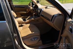 Brūns Porsche Cayenne 2010 Rīga, ar dzinēja tilpumu 3.00 L un nobraukumu 103 tūkst. km par 18000 €, foto 14 vietnē AUTOMOTO.COM.LV