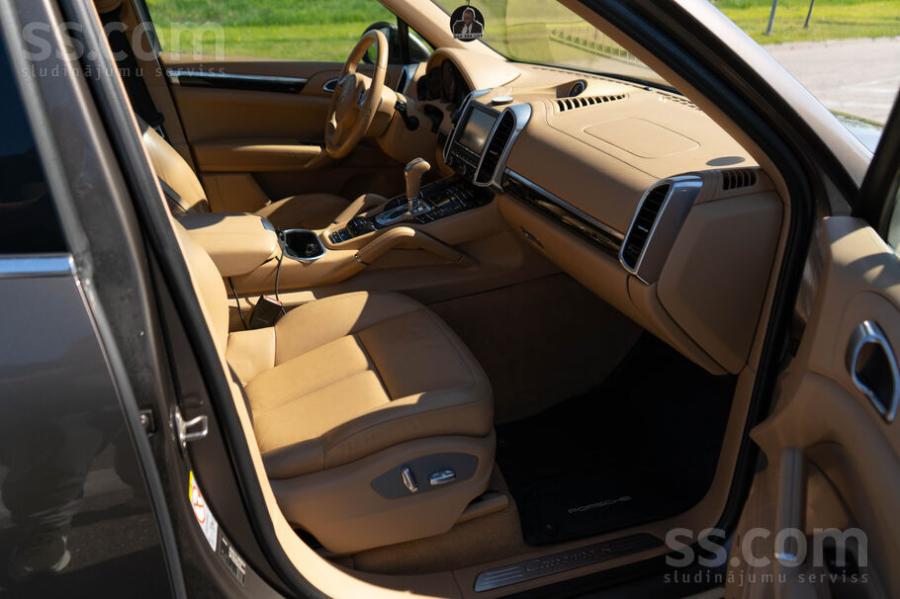Brūns Porsche Cayenne 2010 Rīga, ar dzinēja tilpumu 3.00 L un nobraukumu 103 tūkst. km par 18000 €, foto 14 vietnē AUTOMOTO.COM.LV