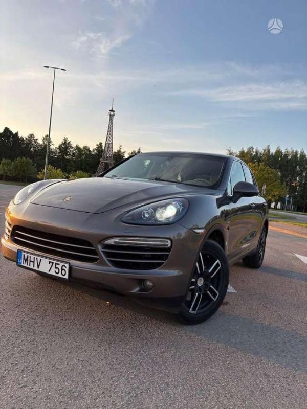 Brūns Porsche Cayenne 2011 Mažeikiai, ar dzinēja tilpumu 3.00 L un nobraukumu 248 tūkst. km par 14500 €, foto 2 vietnē AUTOMOTO.COM.LV