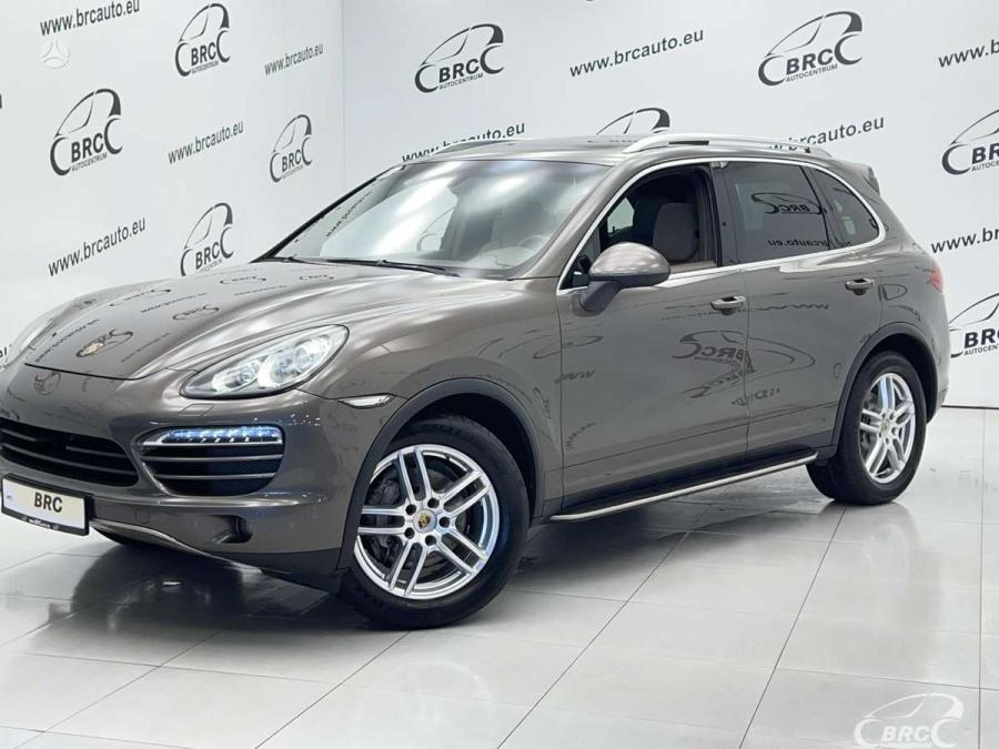 Brūns Porsche Cayenne 2011 Viļņa, ar dzinēja tilpumu 3.60 L un nobraukumu 276 tūkst. km par 12500 €, foto 1 vietnē AUTOMOTO.COM.LV
