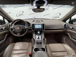 Brūns Porsche Cayenne 2011 Viļņa, ar dzinēja tilpumu 3.60 L un nobraukumu 276 tūkst. km par 12500 €, foto 4 vietnē AUTOMOTO.COM.LV