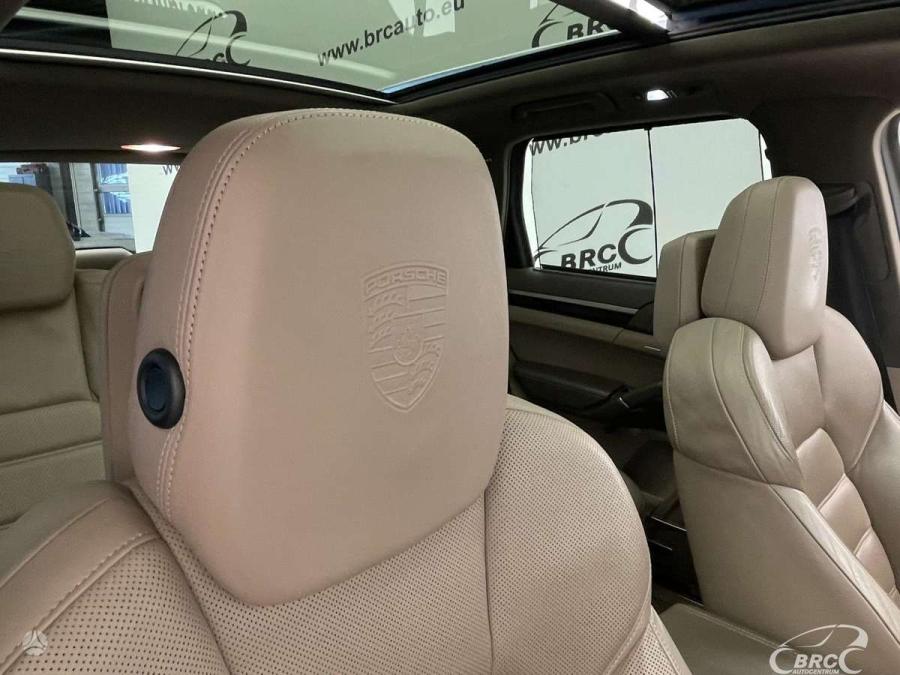Brūns Porsche Cayenne 2011 Viļņa, ar dzinēja tilpumu 3.60 L un nobraukumu 276 tūkst. km par 12500 €, foto 9 vietnē AUTOMOTO.COM.LV