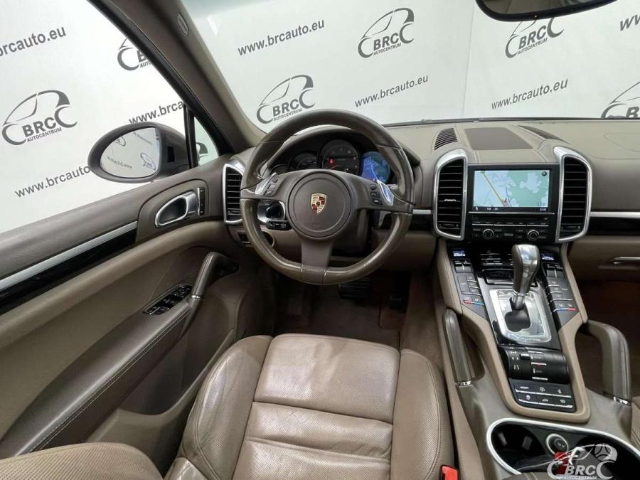 Brūns Porsche Cayenne 2011 Viļņa, ar dzinēja tilpumu 3.60 L un nobraukumu 276 tūkst. km par 12500 €, foto 19 vietnē AUTOMOTO.COM.LV