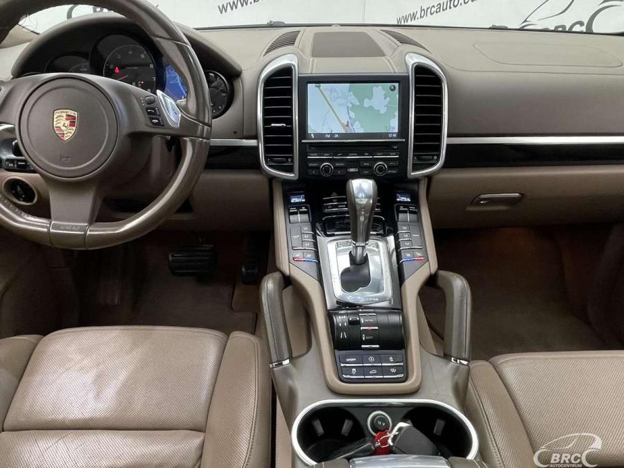 Brūns Porsche Cayenne 2011 Viļņa, ar dzinēja tilpumu 3.60 L un nobraukumu 276 tūkst. km par 12500 €, foto 20 vietnē AUTOMOTO.COM.LV