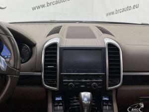 Brūns Porsche Cayenne 2011 Viļņa, ar dzinēja tilpumu 3.60 L un nobraukumu 276 tūkst. km par 12500 €, foto 21 vietnē AUTOMOTO.COM.LV