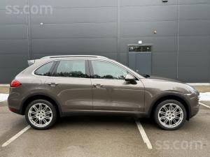Brūns Porsche Cayenne 2011 Rīga, ar dzinēja tilpumu 3.00 L un nobraukumu 249 tūkst. km par 16450 €, foto 3 vietnē AUTOMOTO.COM.LV