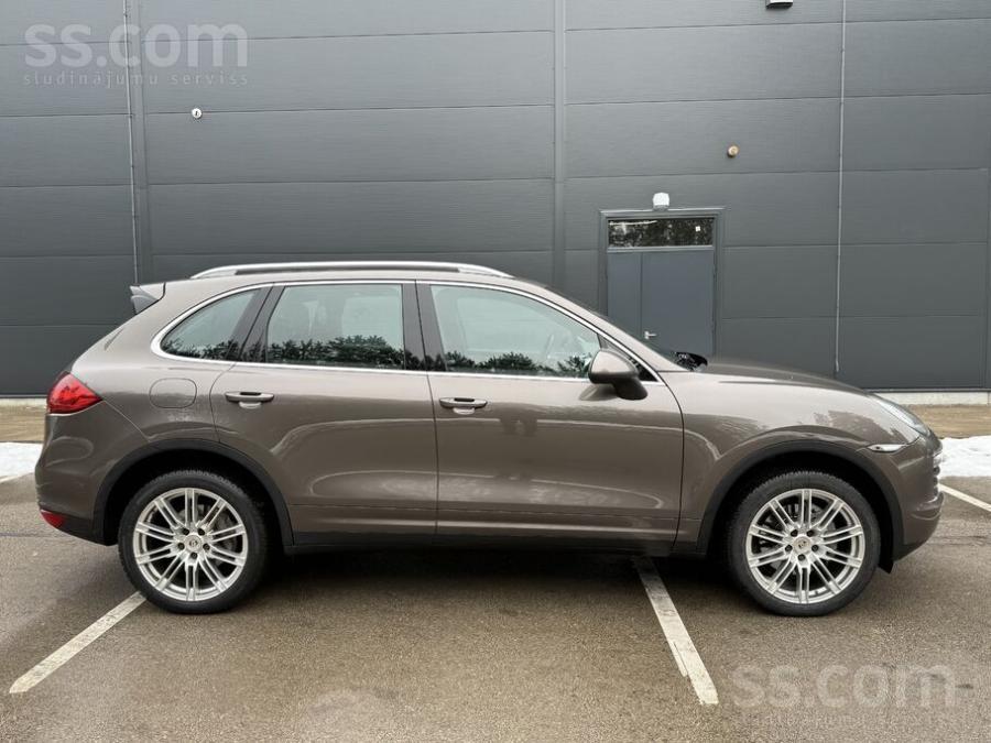 Brūns Porsche Cayenne 2011 Rīga, ar dzinēja tilpumu 3.00 L un nobraukumu 249 tūkst. km par 16450 €, foto 3 vietnē AUTOMOTO.COM.LV