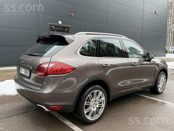 Brown Porsche Cayenne 2011 in Riga, with an engine capacity of 3.00 L and mileage of 249 thousand km for 16450 €, photo 6 on AUTOMOTO.COM.LV