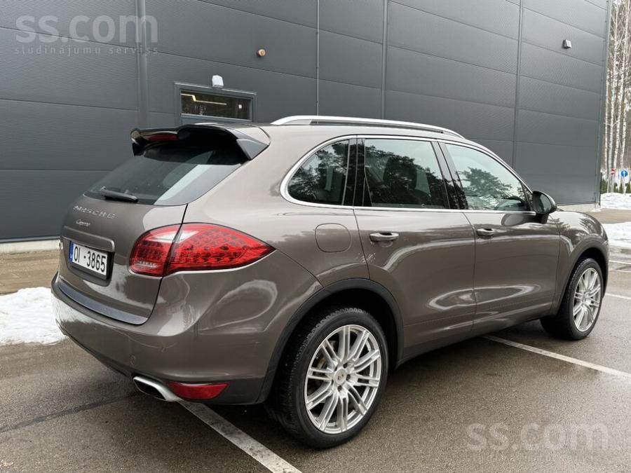 Brūns Porsche Cayenne 2011 Rīga, ar dzinēja tilpumu 3.00 L un nobraukumu 249 tūkst. km par 16450 €, foto 6 vietnē AUTOMOTO.COM.LV