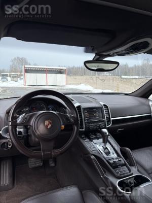 Brūns Porsche Cayenne 2011 Rīga, ar dzinēja tilpumu 3.00 L un nobraukumu 249 tūkst. km par 16450 €, foto 12 vietnē AUTOMOTO.COM.LV