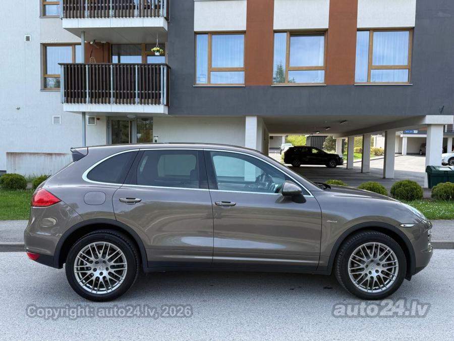 Brown Porsche Cayenne 2011 in Tallinn, with an engine capacity of 3.00 L and mileage of 172 thousand km for 19990 €, photo 4 on AUTOMOTO.COM.LV