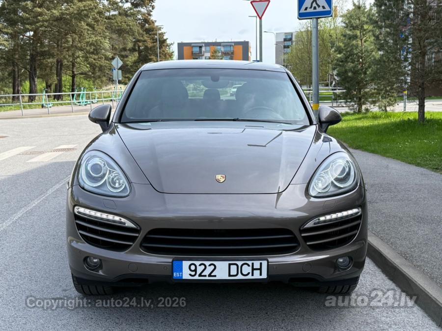 Brown Porsche Cayenne 2011 in Tallinn, with an engine capacity of 3.00 L and mileage of 172 thousand km for 19990 €, photo 6 on AUTOMOTO.COM.LV