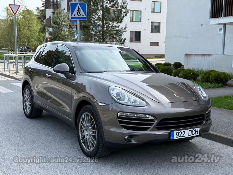 Brown Porsche Cayenne 2011 in Tallinn, with an engine capacity of 3.00 L and mileage of 172 thousand km for 19990 €, photo 7 on AUTOMOTO.COM.LV