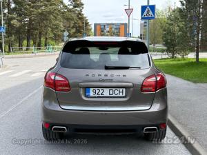 Brown Porsche Cayenne 2011 in Tallinn, with an engine capacity of 3.00 L and mileage of 172 thousand km for 19990 €, photo 9 on AUTOMOTO.COM.LV