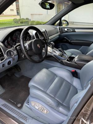 Brown Porsche Cayenne 2011 in Tallinn, with an engine capacity of 3.00 L and mileage of 172 thousand km for 19990 €, photo 11 on AUTOMOTO.COM.LV