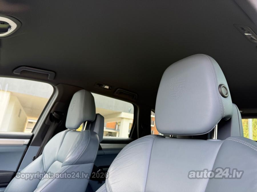 Brown Porsche Cayenne 2011 in Tallinn, with an engine capacity of 3.00 L and mileage of 172 thousand km for 19990 €, photo 16 on AUTOMOTO.COM.LV