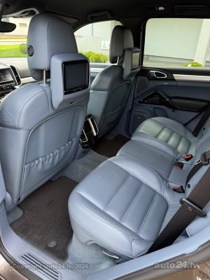 Brown Porsche Cayenne 2011 in Tallinn, with an engine capacity of 3.00 L and mileage of 172 thousand km for 19990 €, photo 17 on AUTOMOTO.COM.LV