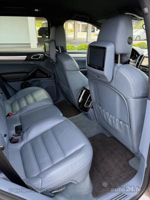 Brown Porsche Cayenne 2011 in Tallinn, with an engine capacity of 3.00 L and mileage of 172 thousand km for 19990 €, photo 18 on AUTOMOTO.COM.LV