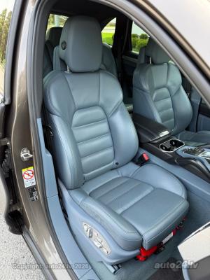 Brown Porsche Cayenne 2011 in Tallinn, with an engine capacity of 3.00 L and mileage of 172 thousand km for 19990 €, photo 19 on AUTOMOTO.COM.LV