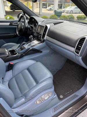 Brown Porsche Cayenne 2011 in Tallinn, with an engine capacity of 3.00 L and mileage of 172 thousand km for 19990 €, photo 21 on AUTOMOTO.COM.LV