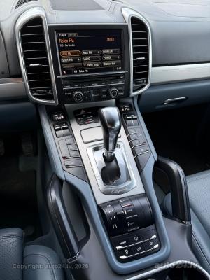 Brown Porsche Cayenne 2011 in Tallinn, with an engine capacity of 3.00 L and mileage of 172 thousand km for 19990 €, photo 27 on AUTOMOTO.COM.LV