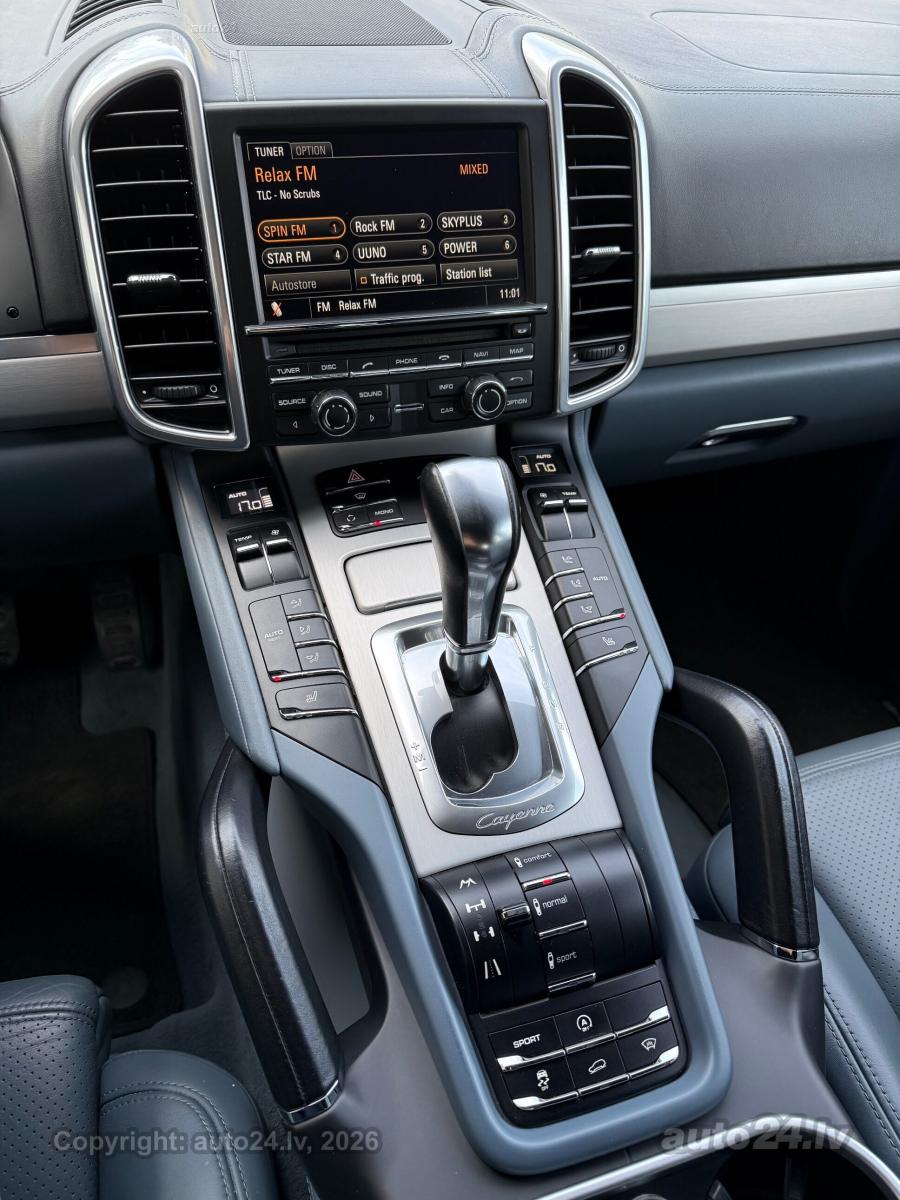 Brown Porsche Cayenne 2011 in Tallinn, with an engine capacity of 3.00 L and mileage of 172 thousand km for 19990 €, photo 27 on AUTOMOTO.COM.LV