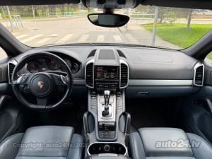 Brown Porsche Cayenne 2011 in Tallinn, with an engine capacity of 3.00 L and mileage of 172 thousand km for 19990 €, photo 28 on AUTOMOTO.COM.LV
