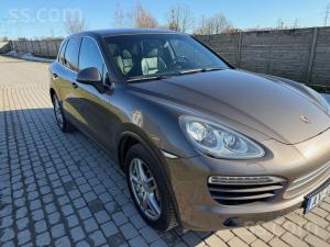 Brown Porsche Cayenne 2011 in Riga, with an engine capacity of 3.00 L and mileage of 247 thousand km for 13000 €, photo 3 on AUTOMOTO.COM.LV