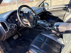 Brown Porsche Cayenne 2011 in Riga, with an engine capacity of 3.00 L and mileage of 247 thousand km for 13000 €, photo 5 on AUTOMOTO.COM.LV
