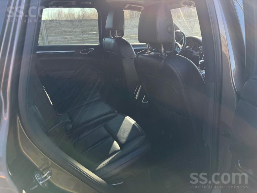 Brown Porsche Cayenne 2011 in Riga, with an engine capacity of 3.00 L and mileage of 247 thousand km for 13000 €, photo 7 on AUTOMOTO.COM.LV