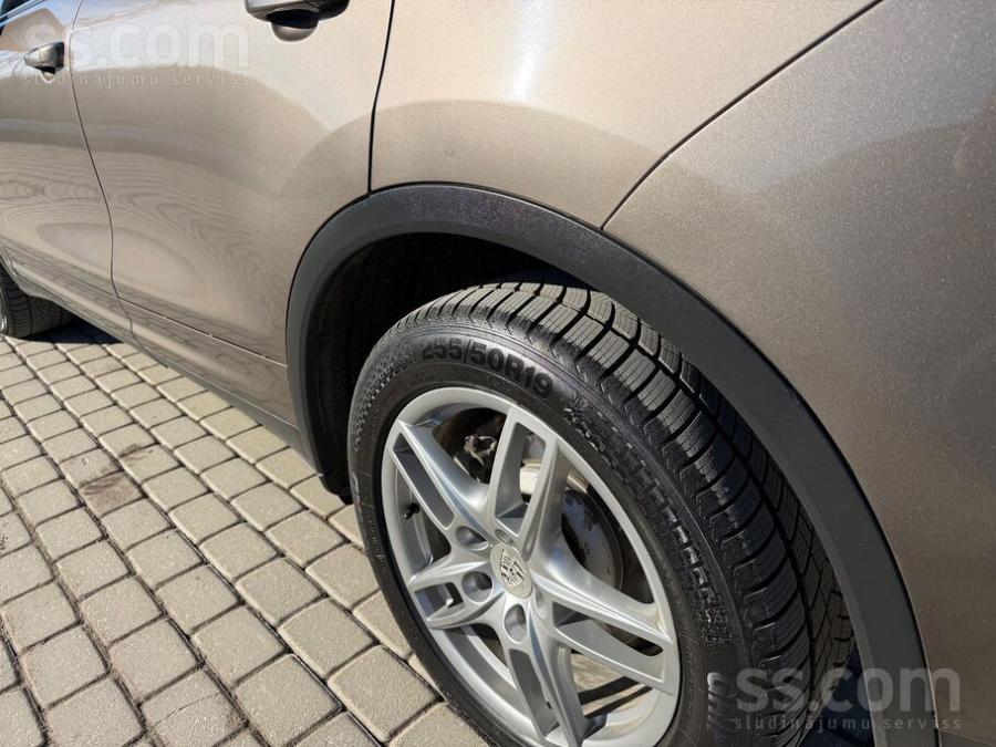 Brown Porsche Cayenne 2011 in Riga, with an engine capacity of 3.00 L and mileage of 247 thousand km for 13000 €, photo 13 on AUTOMOTO.COM.LV