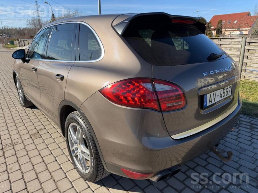 Brown Porsche Cayenne 2011 in Riga, with an engine capacity of 3.00 L and mileage of 247 thousand km for 13000 €, photo 14 on AUTOMOTO.COM.LV
