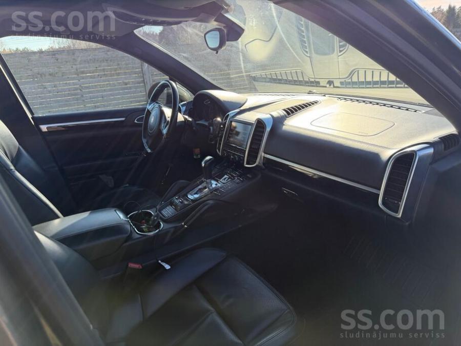 Brown Porsche Cayenne 2011 in Riga, with an engine capacity of 3.00 L and mileage of 247 thousand km for 13000 €, photo 15 on AUTOMOTO.COM.LV