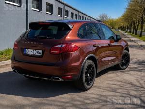 Brown Porsche Cayenne 2011 in Riga, with an engine capacity of 3.00 L and mileage of 272 thousand km for 12600 €, photo 3 on AUTOMOTO.COM.LV