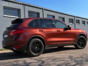 Brown Porsche Cayenne 2011 in Riga, with an engine capacity of 3.00 L and mileage of 272 thousand km for 12600 €, photo 5 on AUTOMOTO.COM.LV