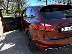 Brown Porsche Cayenne 2011 in Riga, with an engine capacity of 3.00 L and mileage of 272 thousand km for 12600 €, photo 7 on AUTOMOTO.COM.LV