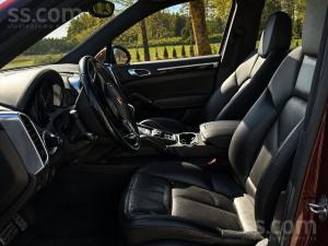 Brown Porsche Cayenne 2011 in Riga, with an engine capacity of 3.00 L and mileage of 272 thousand km for 12600 €, photo 8 on AUTOMOTO.COM.LV