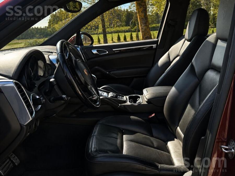 Brown Porsche Cayenne 2011 in Riga, with an engine capacity of 3.00 L and mileage of 272 thousand km for 12600 €, photo 8 on AUTOMOTO.COM.LV