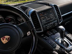 Brown Porsche Cayenne 2011 in Riga, with an engine capacity of 3.00 L and mileage of 272 thousand km for 12600 €, photo 9 on AUTOMOTO.COM.LV