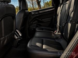 Brown Porsche Cayenne 2011 in Riga, with an engine capacity of 3.00 L and mileage of 272 thousand km for 12600 €, photo 10 on AUTOMOTO.COM.LV