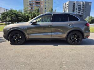 Brūns Porsche Cayenne 2011 Kauņa, ar dzinēja tilpumu 2.97 L un nobraukumu 300 tūkst. km par 12500 €, foto  vietnē AUTOMOTO.COM.LV