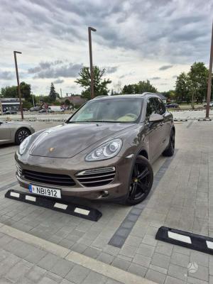 Brūns Porsche Cayenne 2011 Kauņa, ar dzinēja tilpumu 2.97 L un nobraukumu 300 tūkst. km par 12500 €, foto 5 vietnē AUTOMOTO.COM.LV