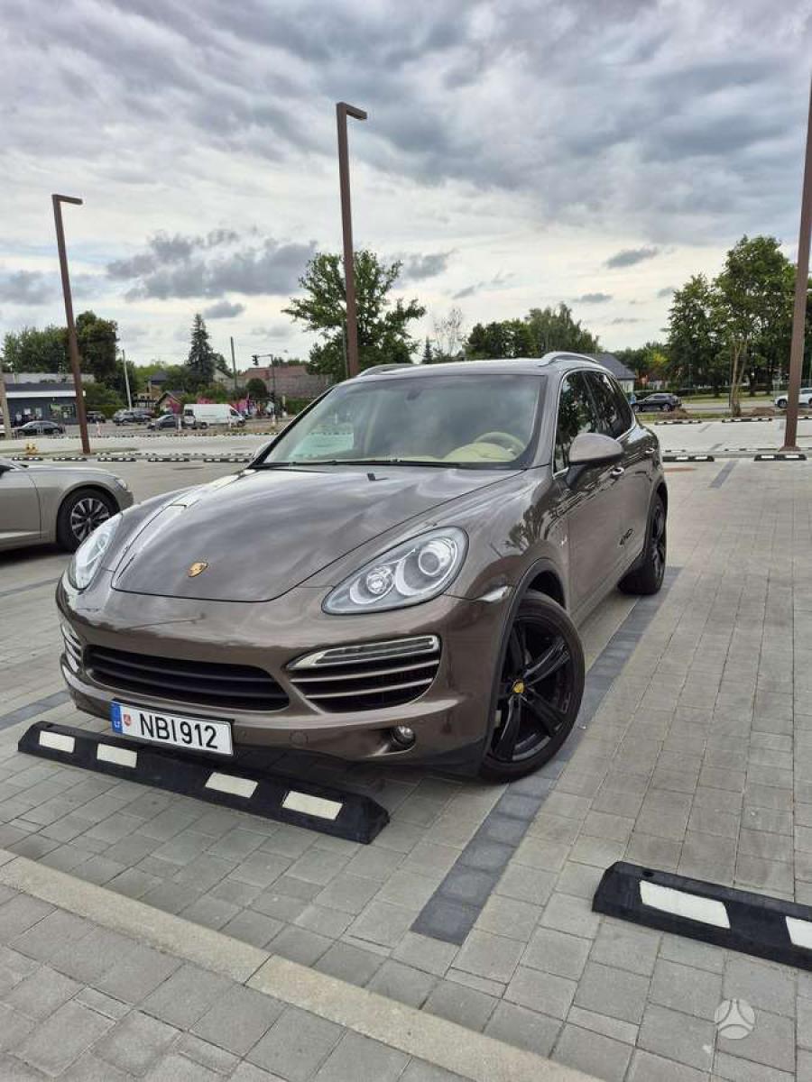 Brūns Porsche Cayenne 2011 Kauņa, ar dzinēja tilpumu 2.97 L un nobraukumu 300 tūkst. km par 12500 €, foto 5 vietnē AUTOMOTO.COM.LV