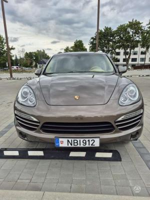 Brūns Porsche Cayenne 2011 Kauņa, ar dzinēja tilpumu 2.97 L un nobraukumu 300 tūkst. km par 12500 €, foto 6 vietnē AUTOMOTO.COM.LV