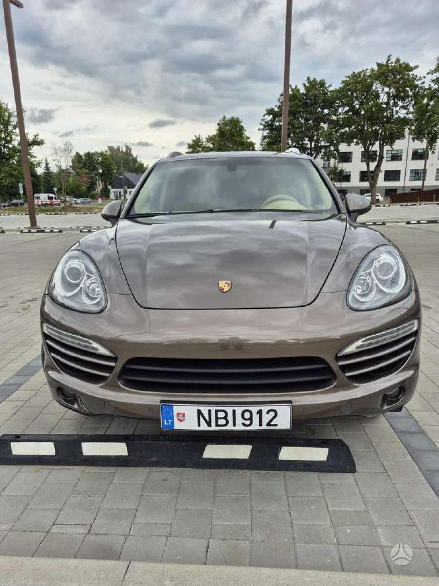 Brūns Porsche Cayenne 2011 Kauņa, ar dzinēja tilpumu 2.97 L un nobraukumu 300 tūkst. km par 12500 €, foto 6 vietnē AUTOMOTO.COM.LV